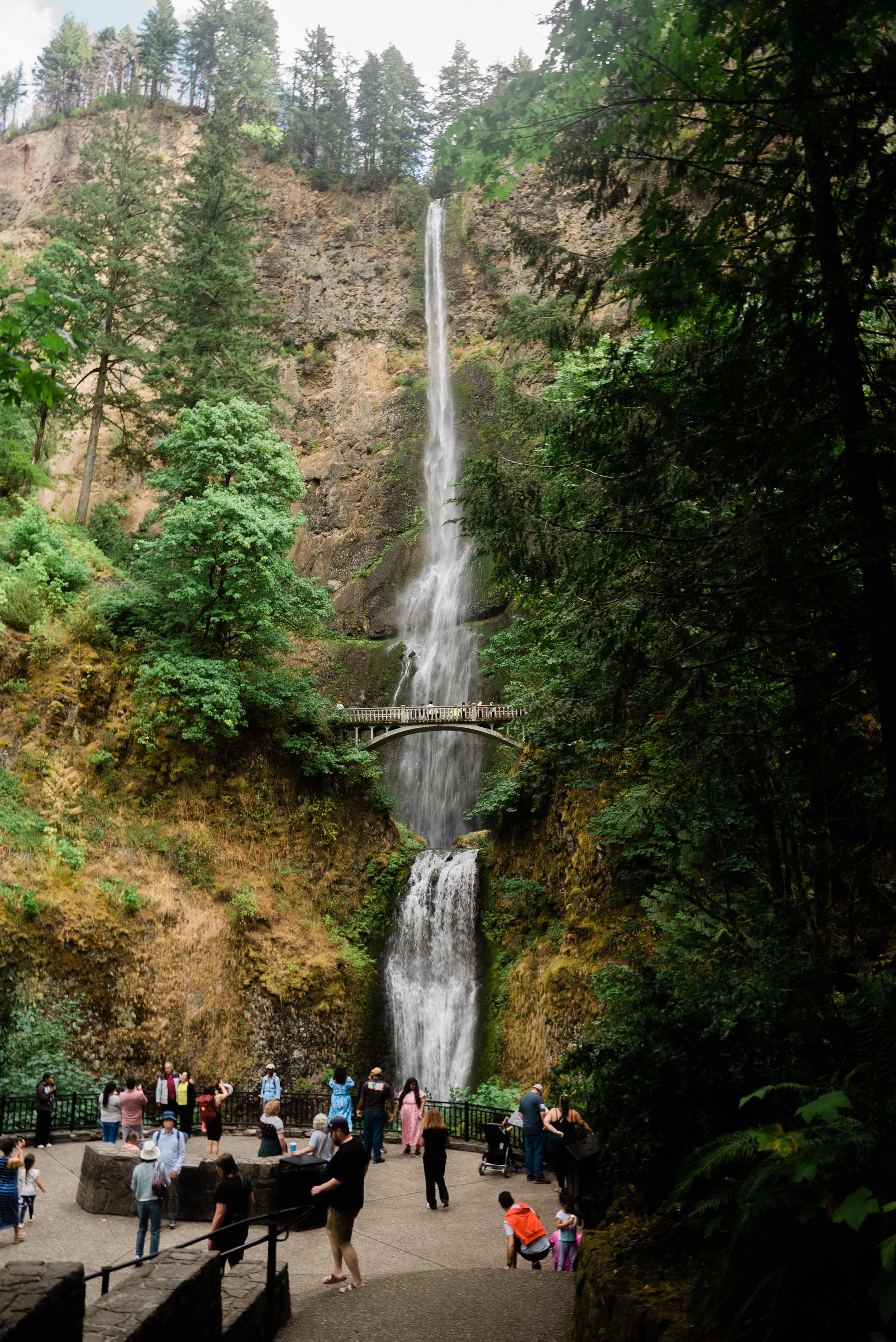 How to Visit Oregon's Famous Multnomah Falls | Chris & Sara